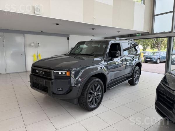 Pelēks Toyota Land Cruiser 2025 Rīga, ar dzinēja tilpumu 2.80 L un nobraukumu 17 tūkst. km par 79900 €, foto 1 vietnē AUTOMOTO.COM.LV