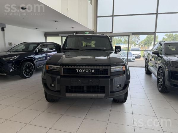 Pelēks Toyota Land Cruiser 2025 Rīga, ar dzinēja tilpumu 2.80 L un nobraukumu 17 tūkst. km par 79900 €, foto 3 vietnē AUTOMOTO.COM.LV