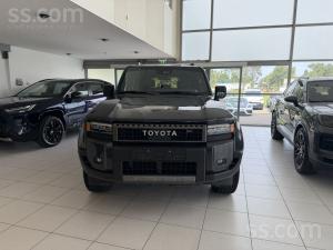 Pelēks Toyota Land Cruiser 2025 Rīga, ar dzinēja tilpumu 2.80 L un nobraukumu 17 tūkst. km par 79900 €, foto 3 vietnē AUTOMOTO.COM.LV
