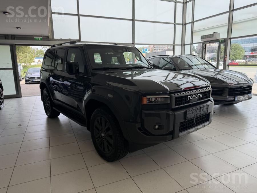 Pelēks Toyota Land Cruiser 2025 Rīga, ar dzinēja tilpumu 2.80 L un nobraukumu 17 tūkst. km par 79900 €, foto 6 vietnē AUTOMOTO.COM.LV