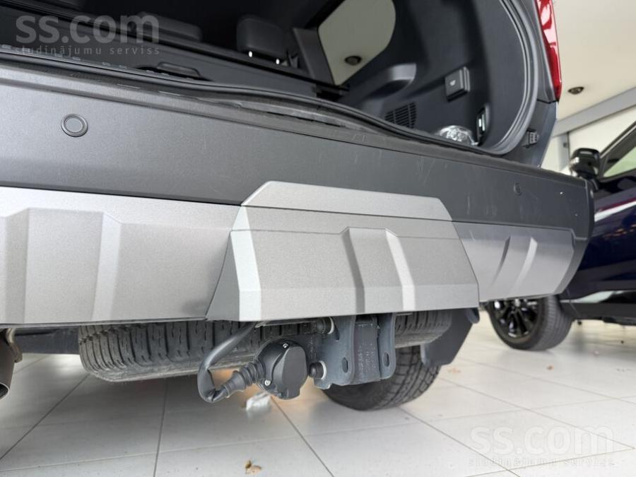 Pelēks Toyota Land Cruiser 2025 Rīga, ar dzinēja tilpumu 2.80 L un nobraukumu 17 tūkst. km par 79900 €, foto 7 vietnē AUTOMOTO.COM.LV