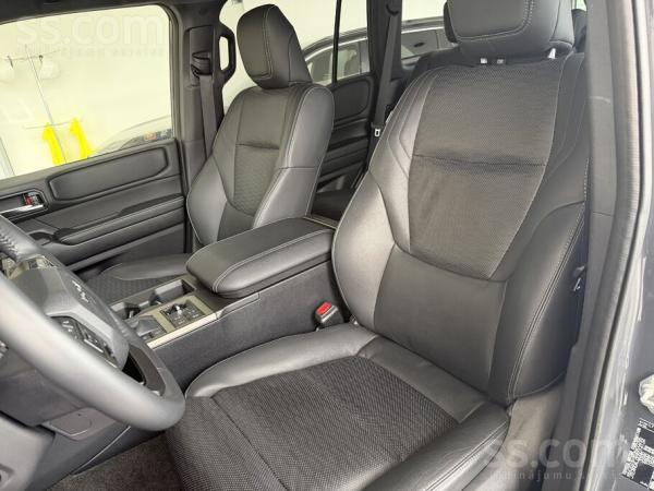 Pelēks Toyota Land Cruiser 2025 Rīga, ar dzinēja tilpumu 2.80 L un nobraukumu 17 tūkst. km par 79900 €, foto 10 vietnē AUTOMOTO.COM.LV