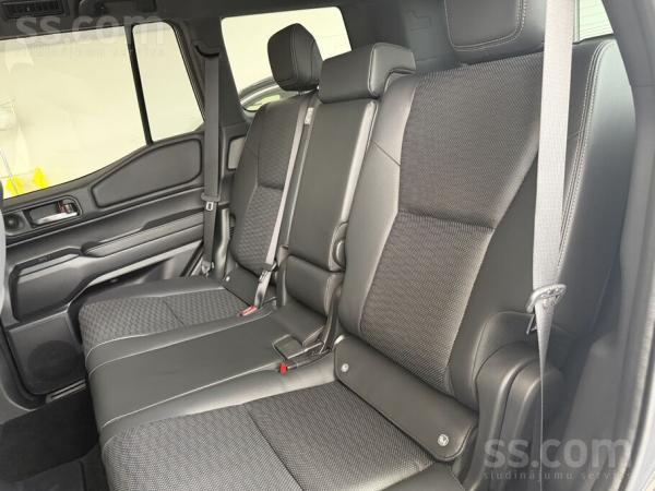 Pelēks Toyota Land Cruiser 2025 Rīga, ar dzinēja tilpumu 2.80 L un nobraukumu 17 tūkst. km par 79900 €, foto 11 vietnē AUTOMOTO.COM.LV