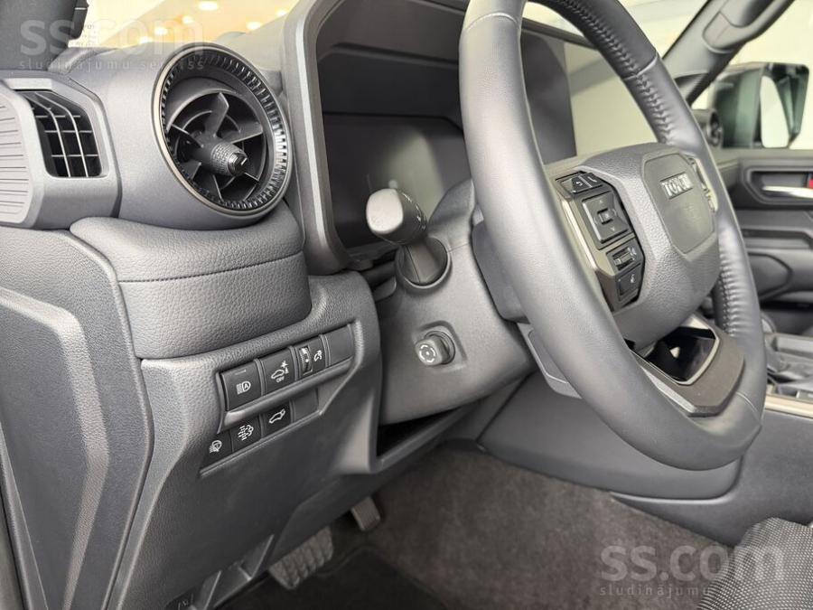 Pelēks Toyota Land Cruiser 2025 Rīga, ar dzinēja tilpumu 2.80 L un nobraukumu 17 tūkst. km par 79900 €, foto 15 vietnē AUTOMOTO.COM.LV