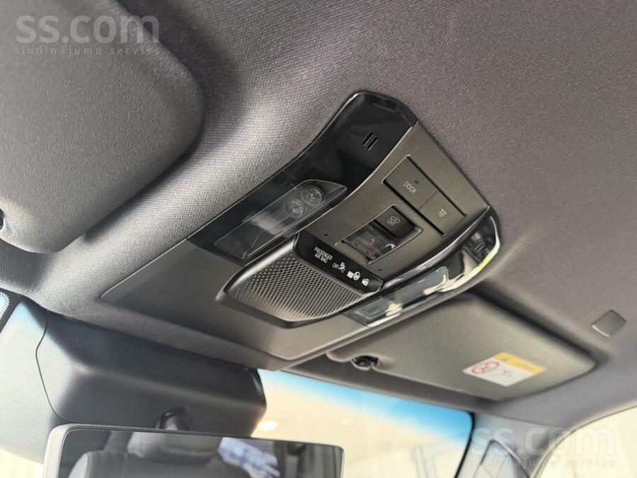 Pelēks Toyota Land Cruiser 2025 Rīga, ar dzinēja tilpumu 2.80 L un nobraukumu 17 tūkst. km par 79900 €, foto 16 vietnē AUTOMOTO.COM.LV