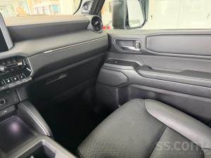 Pelēks Toyota Land Cruiser 2025 Rīga, ar dzinēja tilpumu 2.80 L un nobraukumu 17 tūkst. km par 79900 €, foto 17 vietnē AUTOMOTO.COM.LV