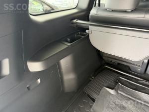 Pelēks Toyota Land Cruiser 2025 Rīga, ar dzinēja tilpumu 2.80 L un nobraukumu 17 tūkst. km par 79900 €, foto 18 vietnē AUTOMOTO.COM.LV