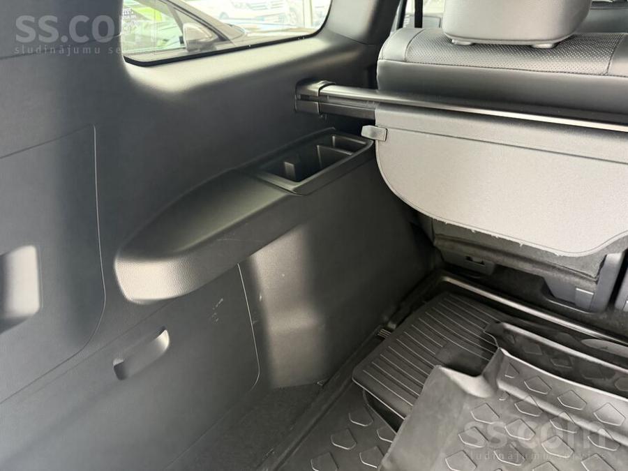 Pelēks Toyota Land Cruiser 2025 Rīga, ar dzinēja tilpumu 2.80 L un nobraukumu 17 tūkst. km par 79900 €, foto 18 vietnē AUTOMOTO.COM.LV