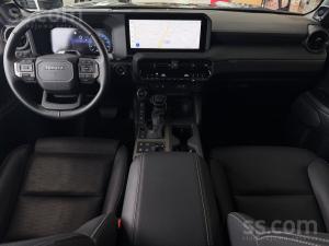 Pelēks Toyota Land Cruiser 2025 Rīga, ar dzinēja tilpumu 2.80 L un nobraukumu 17 tūkst. km par 79900 €, foto 26 vietnē AUTOMOTO.COM.LV