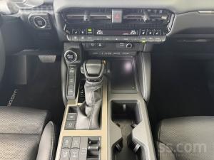 Pelēks Toyota Land Cruiser 2025 Rīga, ar dzinēja tilpumu 2.80 L un nobraukumu 17 tūkst. km par 79900 €, foto 30 vietnē AUTOMOTO.COM.LV