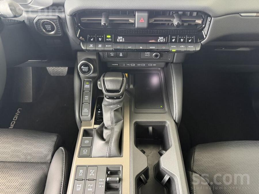 Pelēks Toyota Land Cruiser 2025 Rīga, ar dzinēja tilpumu 2.80 L un nobraukumu 17 tūkst. km par 79900 €, foto 30 vietnē AUTOMOTO.COM.LV