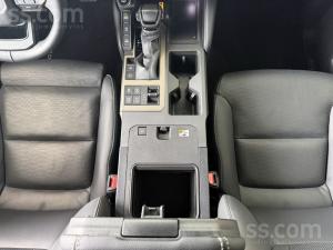 Pelēks Toyota Land Cruiser 2025 Rīga, ar dzinēja tilpumu 2.80 L un nobraukumu 17 tūkst. km par 79900 €, foto 31 vietnē AUTOMOTO.COM.LV