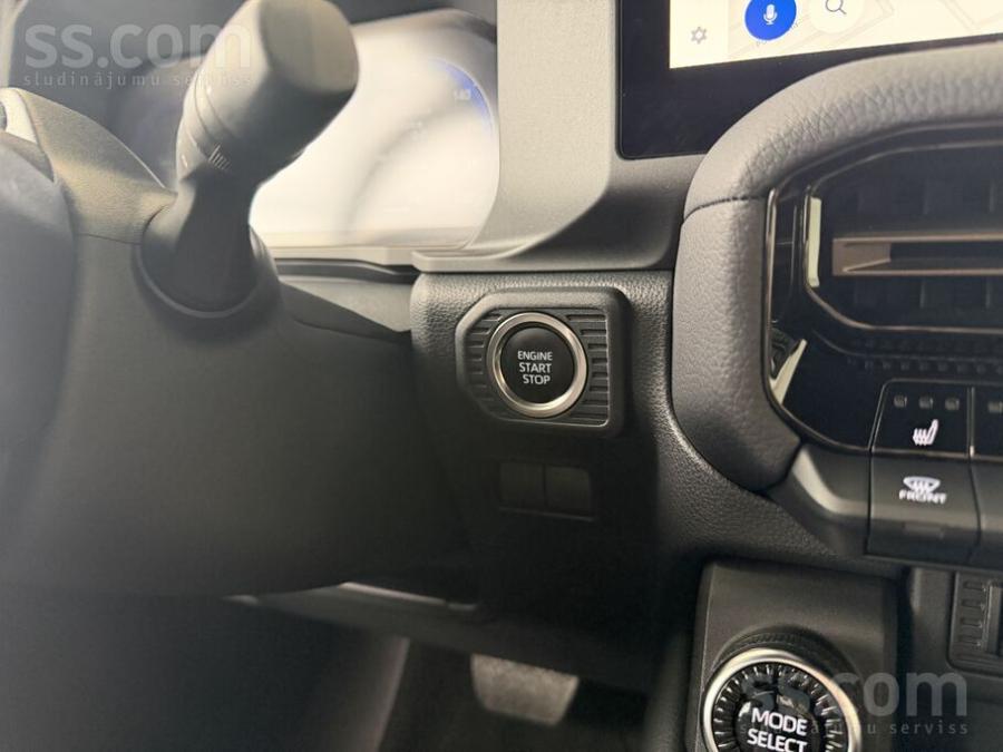Pelēks Toyota Land Cruiser 2025 Rīga, ar dzinēja tilpumu 2.80 L un nobraukumu 17 tūkst. km par 79900 €, foto 32 vietnē AUTOMOTO.COM.LV