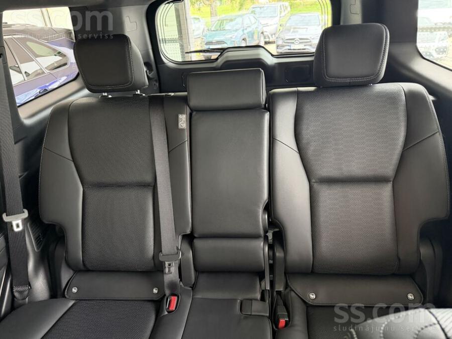 Pelēks Toyota Land Cruiser 2025 Rīga, ar dzinēja tilpumu 2.80 L un nobraukumu 17 tūkst. km par 79900 €, foto 33 vietnē AUTOMOTO.COM.LV