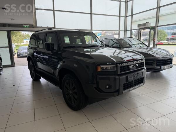 Toyota Land Cruiser 2025 Rīga vietnē Pelēks Toyota Land Cruiser 2025 Rīga, ar dzinēja tilpumu 2.80 L un nobraukumu 17 tūkst. km par 79900 €, foto 6 vietnē AUTOMOTO.COM.LV
