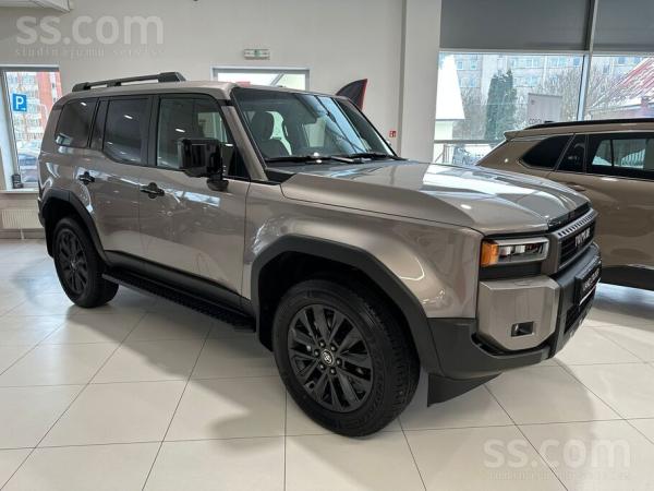 Grey Toyota Land Cruiser 2026 in Jekabpils, with an engine capacity of 2.80 L and mileage of 10 thousand km for 82500 €, photo 4 on AUTOMOTO.COM.LV
