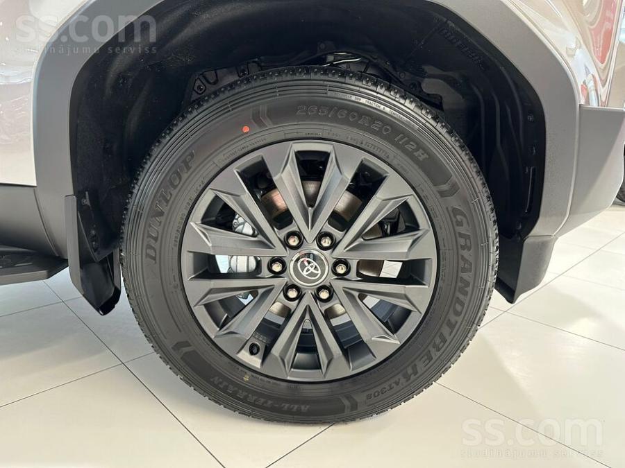 Grey Toyota Land Cruiser 2026 in Jekabpils, with an engine capacity of 2.80 L and mileage of 10 thousand km for 82500 €, photo 9 on AUTOMOTO.COM.LV