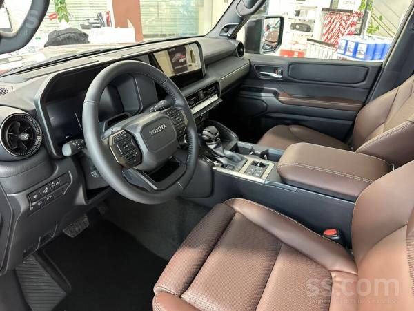 Grey Toyota Land Cruiser 2026 in Jekabpils, with an engine capacity of 2.80 L and mileage of 10 thousand km for 82500 €, photo 9 on AUTOMOTO.COM.LV