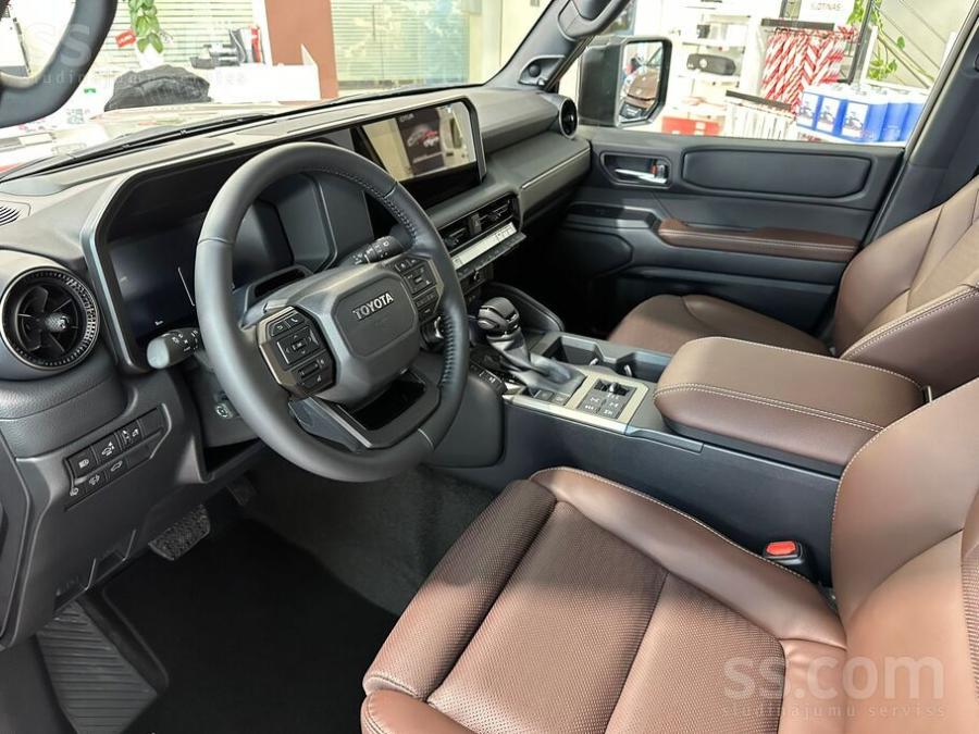 Grey Toyota Land Cruiser 2026 in Jekabpils, with an engine capacity of 2.80 L and mileage of 10 thousand km for 82500 €, photo 10 on AUTOMOTO.COM.LV