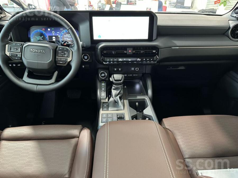 Grey Toyota Land Cruiser 2026 in Jekabpils, with an engine capacity of 2.80 L and mileage of 10 thousand km for 82500 €, photo 17 on AUTOMOTO.COM.LV