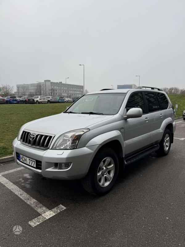 Grey Toyota Land Cruiser 2008 in Vilnius, with an engine capacity of 3.00 L and mileage of 246 thousand km for 16500 €, photo 1 on AUTOMOTO.COM.LV