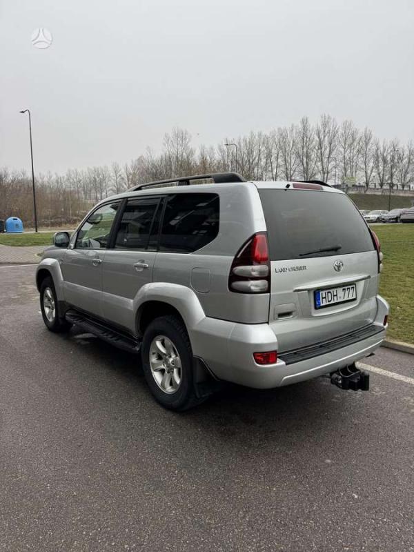 Grey Toyota Land Cruiser 2008 in Vilnius, with an engine capacity of 3.00 L and mileage of 246 thousand km for 16500 €, photo 3 on AUTOMOTO.COM.LV