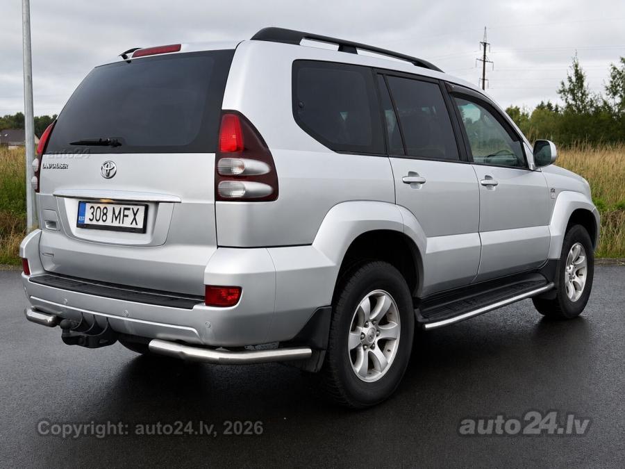 Grey Toyota Land Cruiser 2006 in Tallinn, with an engine capacity of 3.00 L and mileage of 223 thousand km for 9490 €, photo 5 on AUTOMOTO.COM.LV