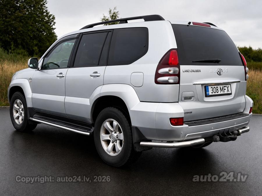 Grey Toyota Land Cruiser 2006 in Tallinn, with an engine capacity of 3.00 L and mileage of 223 thousand km for 9490 €, photo 7 on AUTOMOTO.COM.LV