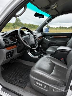 Grey Toyota Land Cruiser 2006 in Tallinn, with an engine capacity of 3.00 L and mileage of 223 thousand km for 9490 €, photo 8 on AUTOMOTO.COM.LV