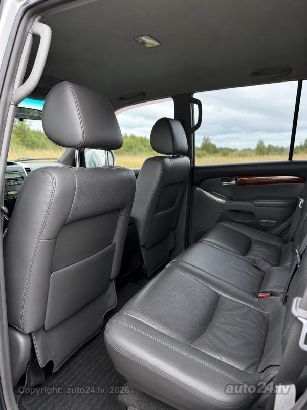 Grey Toyota Land Cruiser 2006 in Tallinn, with an engine capacity of 3.00 L and mileage of 223 thousand km for 9490 €, photo 9 on AUTOMOTO.COM.LV