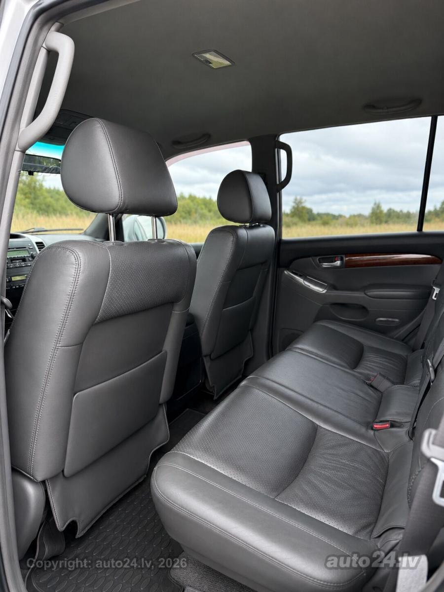 Grey Toyota Land Cruiser 2006 in Tallinn, with an engine capacity of 3.00 L and mileage of 223 thousand km for 9490 €, photo 9 on AUTOMOTO.COM.LV
