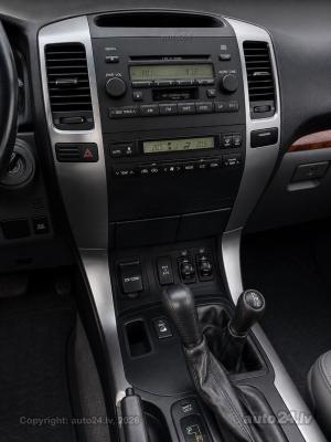 Grey Toyota Land Cruiser 2006 in Tallinn, with an engine capacity of 3.00 L and mileage of 223 thousand km for 9490 €, photo 13 on AUTOMOTO.COM.LV