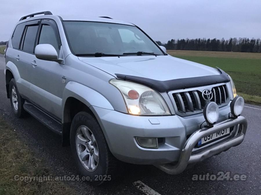 Grey Toyota Land Cruiser 2007 in Tartu, with an engine capacity of 3.00 L and mileage of 300 thousand km for 8990 €, photo 3 on AUTOMOTO.COM.LV