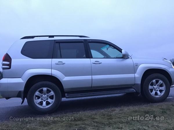 Grey Toyota Land Cruiser 2007 in Tartu, with an engine capacity of 3.00 L and mileage of 300 thousand km for 8990 €, photo 6 on AUTOMOTO.COM.LV