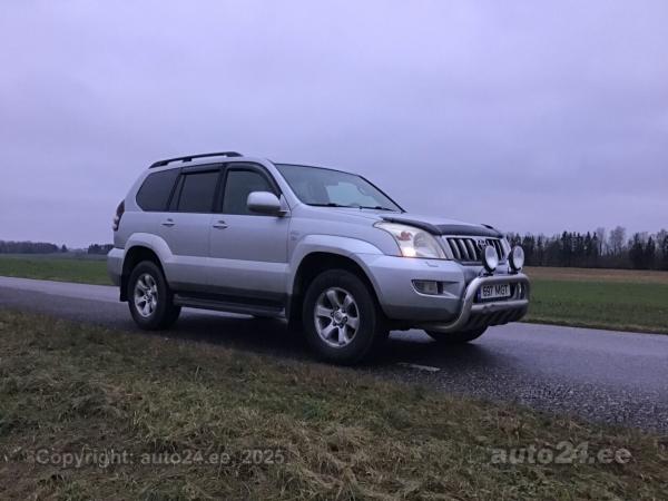 Grey Toyota Land Cruiser 2007 in Tartu, with an engine capacity of 3.00 L and mileage of 300 thousand km for 8990 €, photo 7 on AUTOMOTO.COM.LV