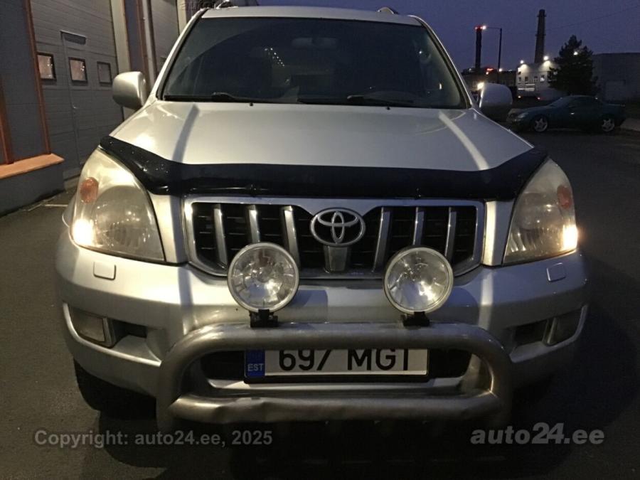 Grey Toyota Land Cruiser 2007 in Tartu, with an engine capacity of 3.00 L and mileage of 300 thousand km for 8990 €, photo 10 on AUTOMOTO.COM.LV