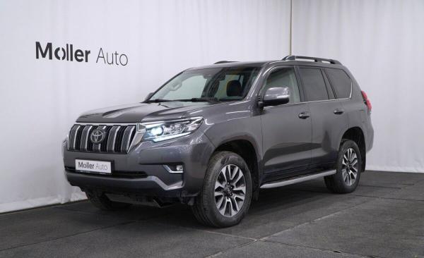 Pelēks Toyota Land Cruiser 2022 Tallina, ar dzinēja tilpumu 2.80 L un nobraukumu 115 tūkst. km par 50400 €, foto 1 vietnē AUTOMOTO.COM.LV