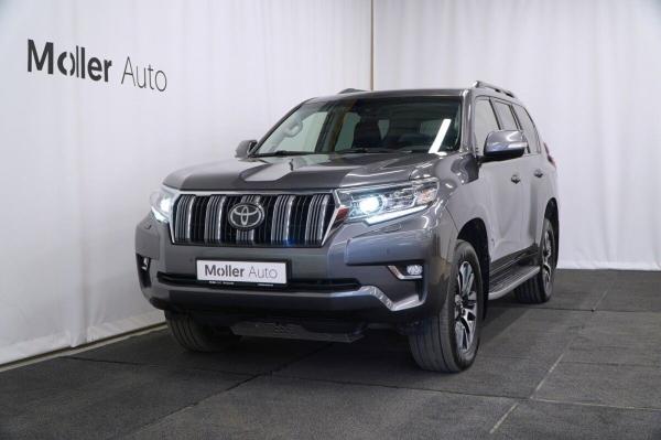 Pelēks Toyota Land Cruiser 2022 Tallina, ar dzinēja tilpumu 2.80 L un nobraukumu 115 tūkst. km par 50400 €, foto 5 vietnē AUTOMOTO.COM.LV