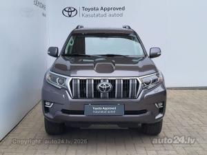 Pelēks Toyota Land Cruiser 2023 Tallina, ar dzinēja tilpumu 2.76 L un nobraukumu 94 tūkst. km par 57995 €, foto 5 vietnē AUTOMOTO.COM.LV