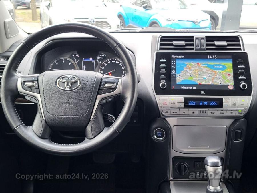 Pelēks Toyota Land Cruiser 2023 Tallina, ar dzinēja tilpumu 2.76 L un nobraukumu 94 tūkst. km par 57995 €, foto 9 vietnē AUTOMOTO.COM.LV