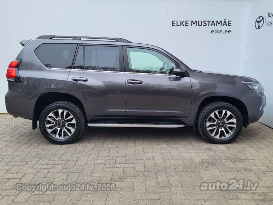 Pelēks Toyota Land Cruiser 2023 Tallina, ar dzinēja tilpumu 2.76 L un nobraukumu 94 tūkst. km par 57995 €, foto 16 vietnē AUTOMOTO.COM.LV