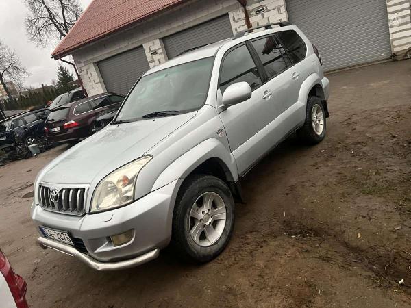 Pelēks Toyota Land Cruiser Prado 2007 Viļņa, ar dzinēja tilpumu 0.30 L un nobraukumu 370 tūkst. km par 4800 €, foto 2 vietnē AUTOMOTO.COM.LV