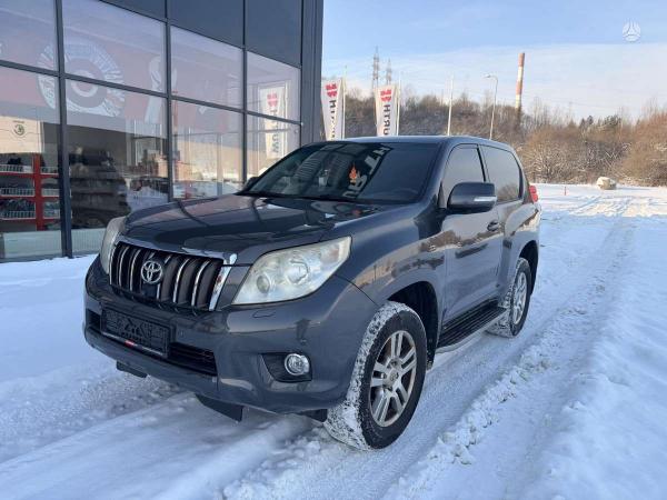 Pelēks Toyota Land Cruiser Prado 2010 Viļņa, ar dzinēja tilpumu 2.98 L un nobraukumu 375 tūkst. km par 14250 €, foto 3 vietnē AUTOMOTO.COM.LV