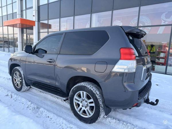 Pelēks Toyota Land Cruiser Prado 2010 Viļņa, ar dzinēja tilpumu 2.98 L un nobraukumu 375 tūkst. km par 14250 €, foto 7 vietnē AUTOMOTO.COM.LV