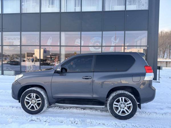Pelēks Toyota Land Cruiser Prado 2010 Viļņa, ar dzinēja tilpumu 2.98 L un nobraukumu 375 tūkst. km par 14250 €, foto 8 vietnē AUTOMOTO.COM.LV