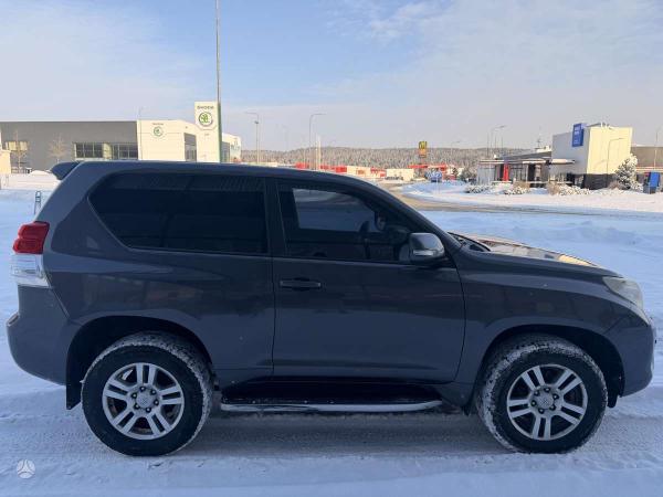 Pelēks Toyota Land Cruiser Prado 2010 Viļņa, ar dzinēja tilpumu 2.98 L un nobraukumu 375 tūkst. km par 14250 €, foto 9 vietnē AUTOMOTO.COM.LV