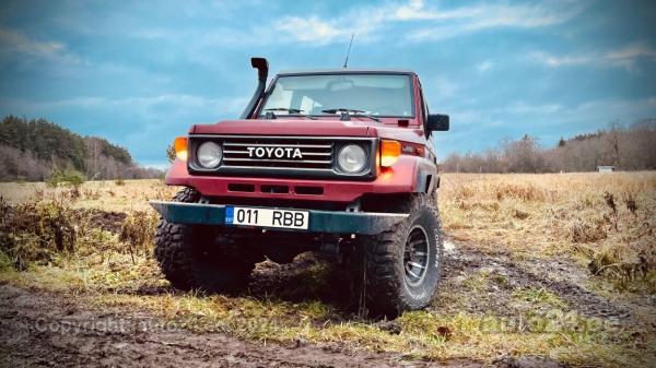 Red Toyota Land Cruiser 1987 in Tallinn, with an engine capacity of 2.50 L and mileage of 0 thousand km for 22000 €, photo 1 on AUTOMOTO.COM.LV