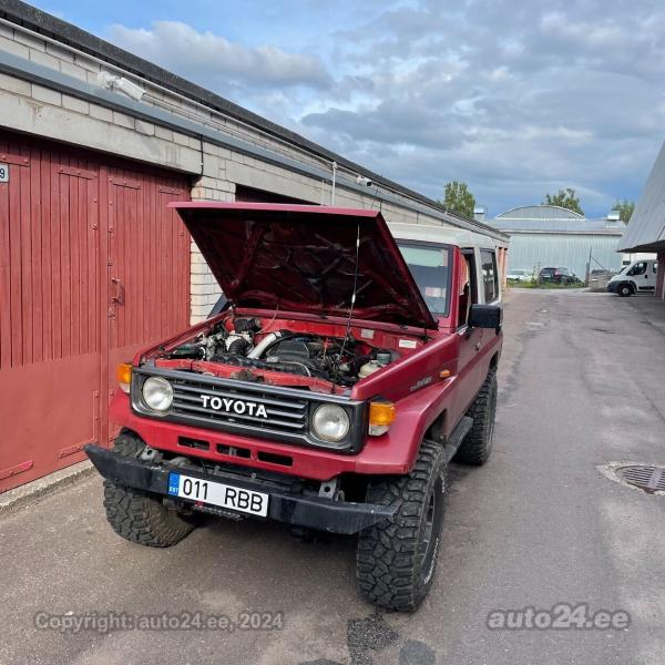 Red Toyota Land Cruiser 1987 in Tallinn, with an engine capacity of 2.50 L and mileage of 0 thousand km for 22000 €, photo 8 on AUTOMOTO.COM.LV