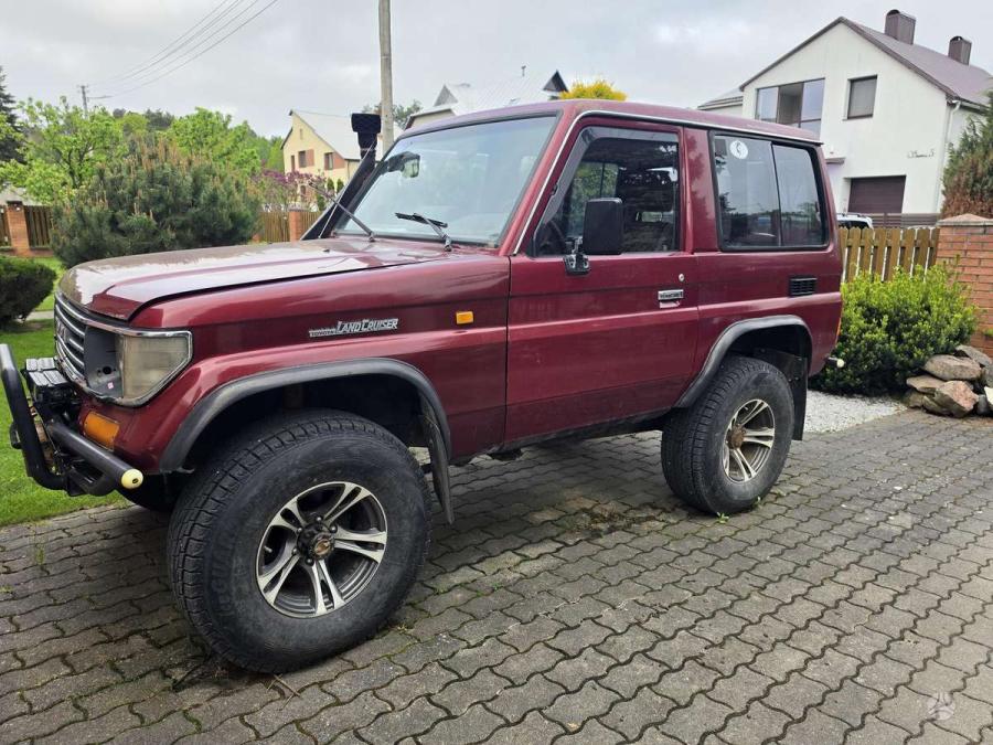 Sarkans Toyota Land Cruiser 1994 Viļņa, ar dzinēja tilpumu 3.00 L un nobraukumu 295 tūkst. km par 11800 €, foto 4 vietnē AUTOMOTO.COM.LV