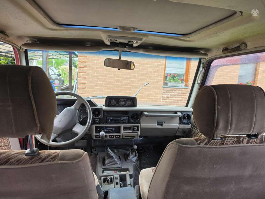 Sarkans Toyota Land Cruiser 1994 Viļņa, ar dzinēja tilpumu 3.00 L un nobraukumu 295 tūkst. km par 11800 €, foto 5 vietnē AUTOMOTO.COM.LV